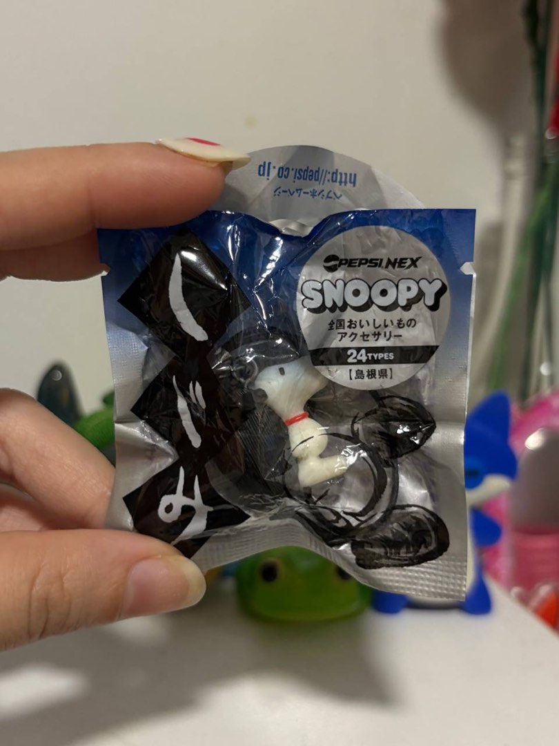 black clam snoopy keychain, Hobbies & Toys, Memorabilia & Collectibles ...