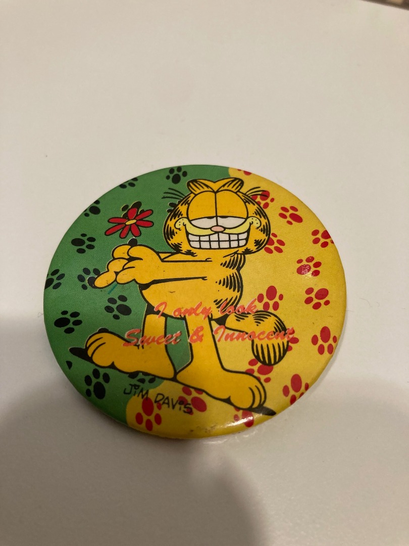 GARFIELD THE CAT 1980s pin badges, Hobbies & Toys, Memorabilia ...