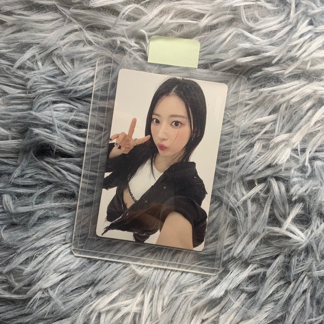 Official Lesserafim Sakura Miyawaki Photocard PC, Hobbies & Toys ...
