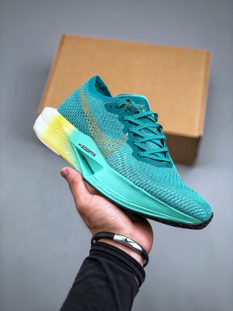 Nike ZoomX Vaporfly NEXT%3, 男裝, 鞋, 波鞋 - Carousell