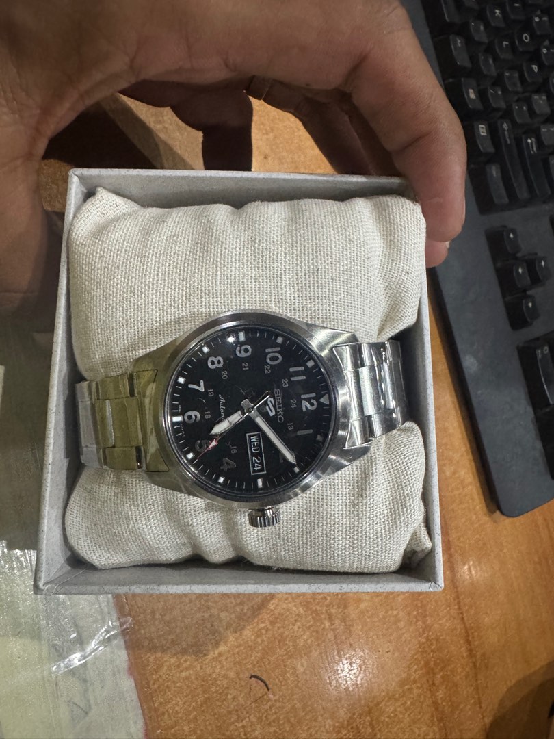 Seiko stainless automatic dial watch, Luxury, Watches on Carousell