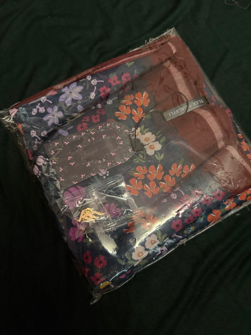 Tudung Ruffle bawal, Women's Fashion, Muslimah Fashion, Hijabs on Carousell