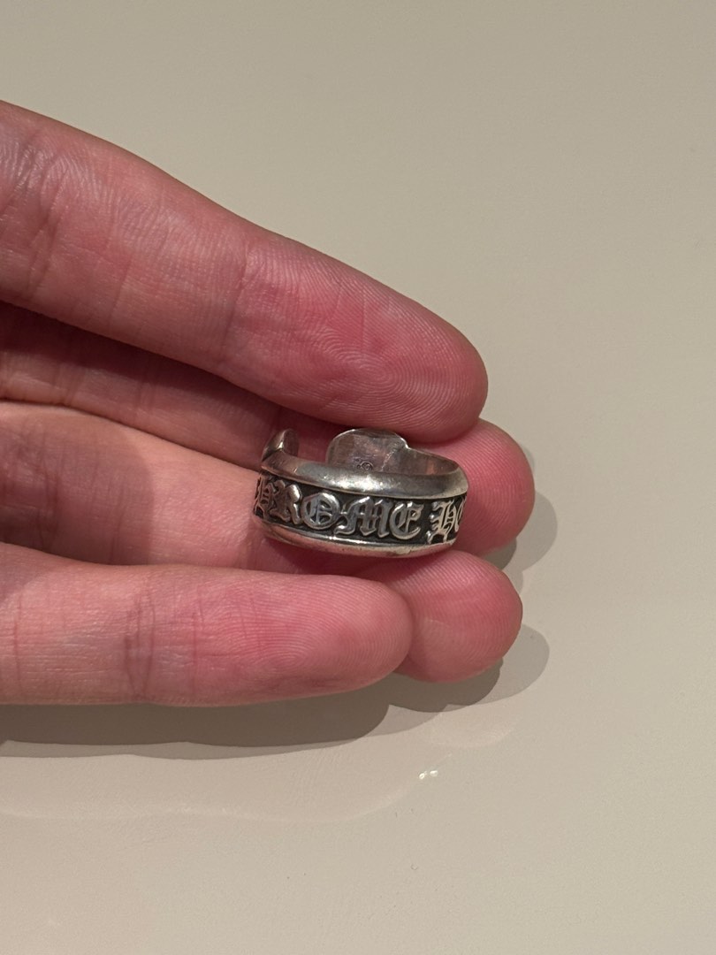 Chrome hearts scroll label ring, 名牌, 飾物及配件 - Carousell