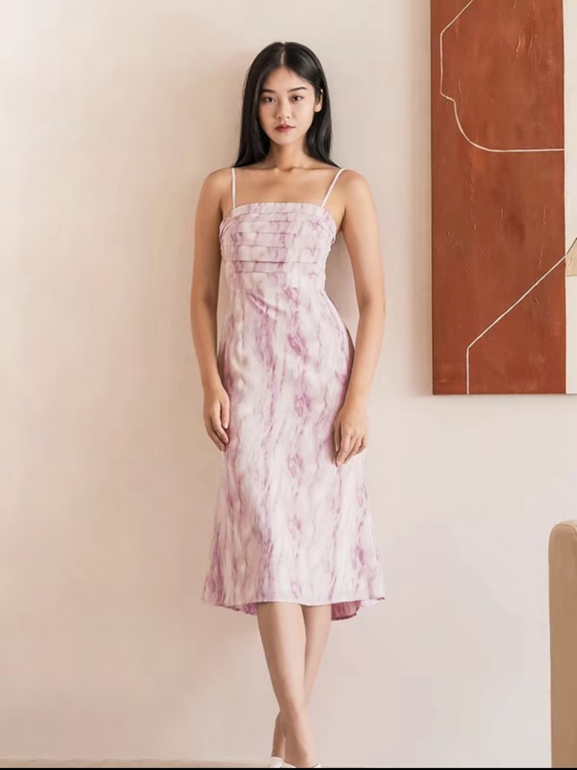 Dear Lyla Dione Padded Folds Midi Dress, Women's Fashion, Dresses & Sets, Dresses on Carousell