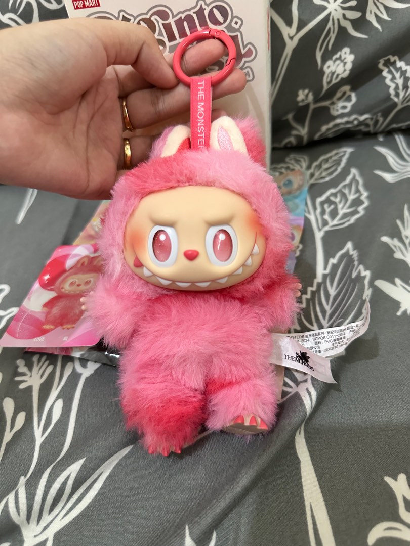 LABUBU V3 LOVE, Barang Yang Dicari di Carousell