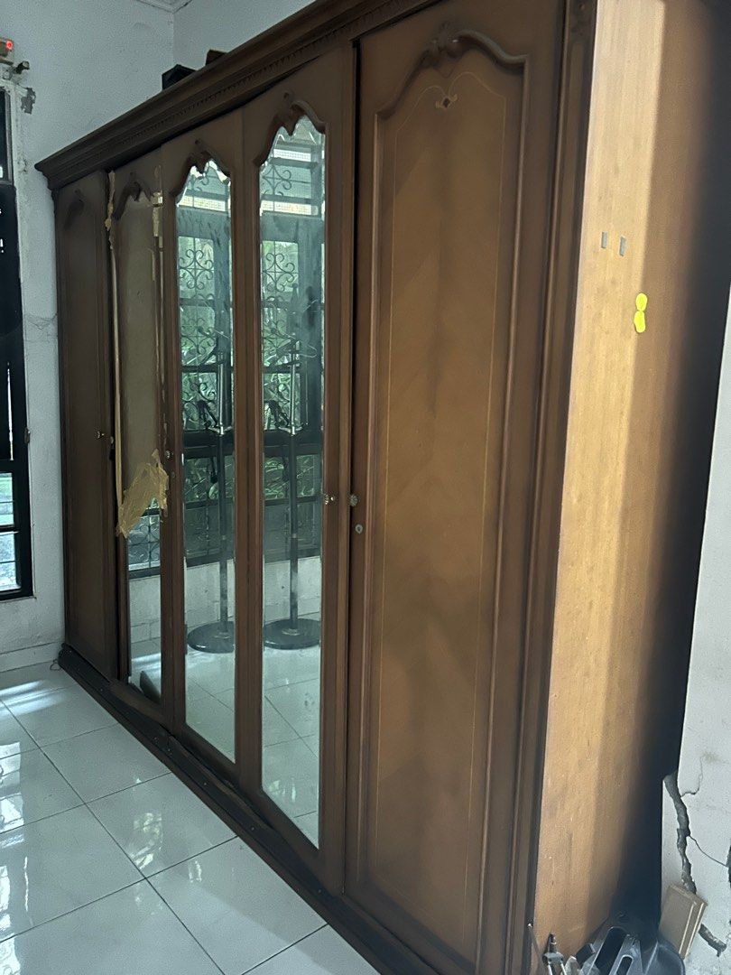 lemari kayu jati, Perabotan Rumah di Carousell