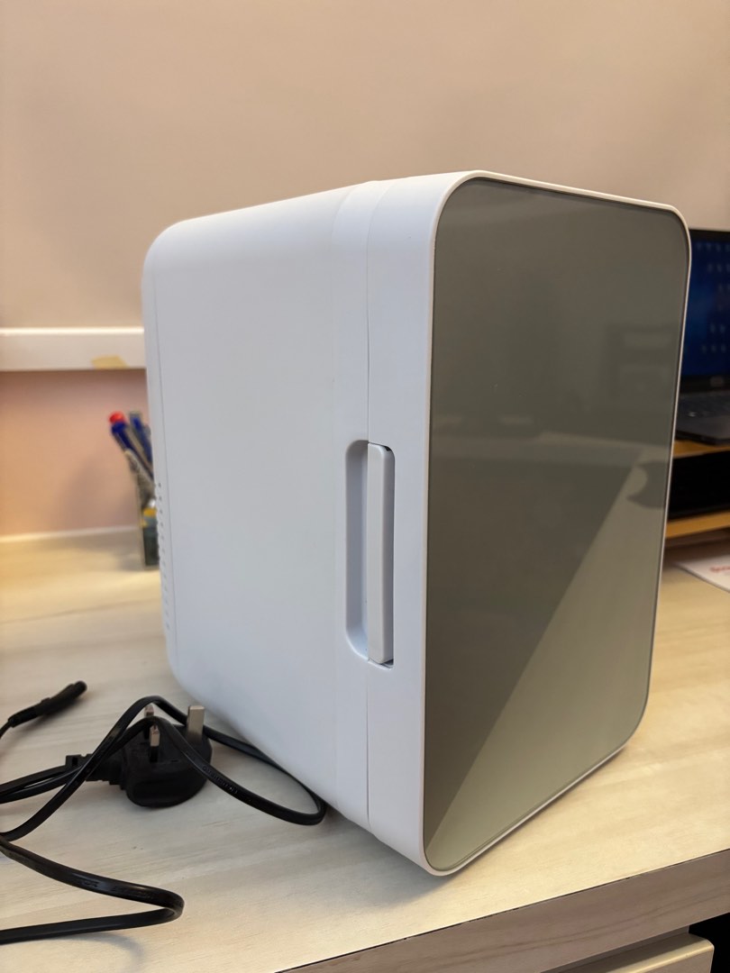 Mini Fridge 8L Small Refrigerator Cosmetic make-up fridge mini cooler ...