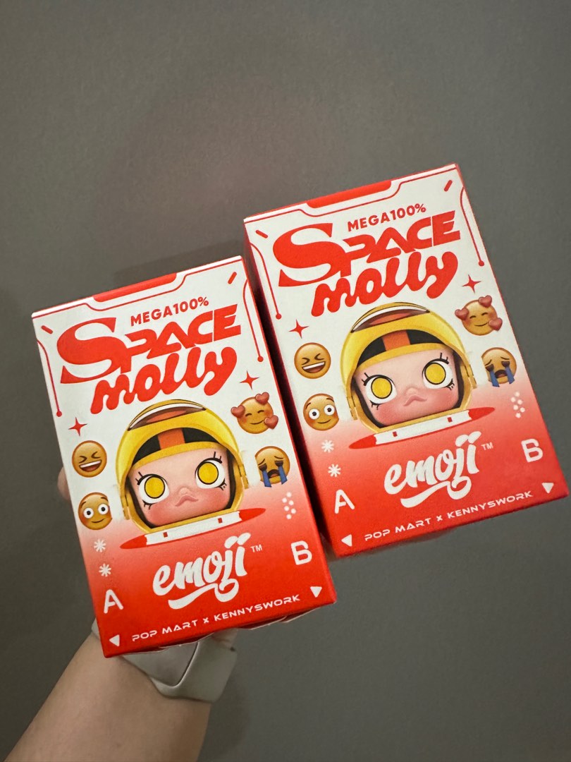 SET Popmart Molly Emoji, Hobbies & Toys, Collectibles & Memorabilia ...