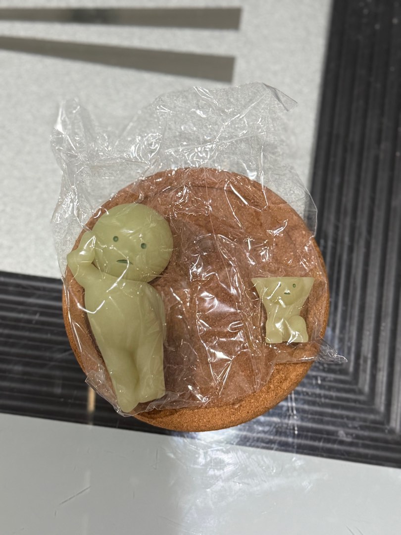 smiski series one series - lounging smiski + mini lifting Smiski ...