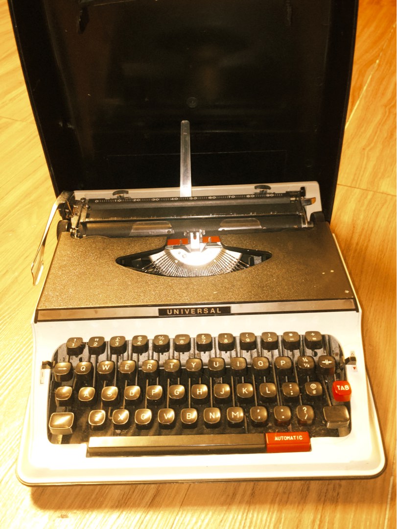 Universal Portable Typewriter (1980s), Hobbies & Toys, Collectibles ...
