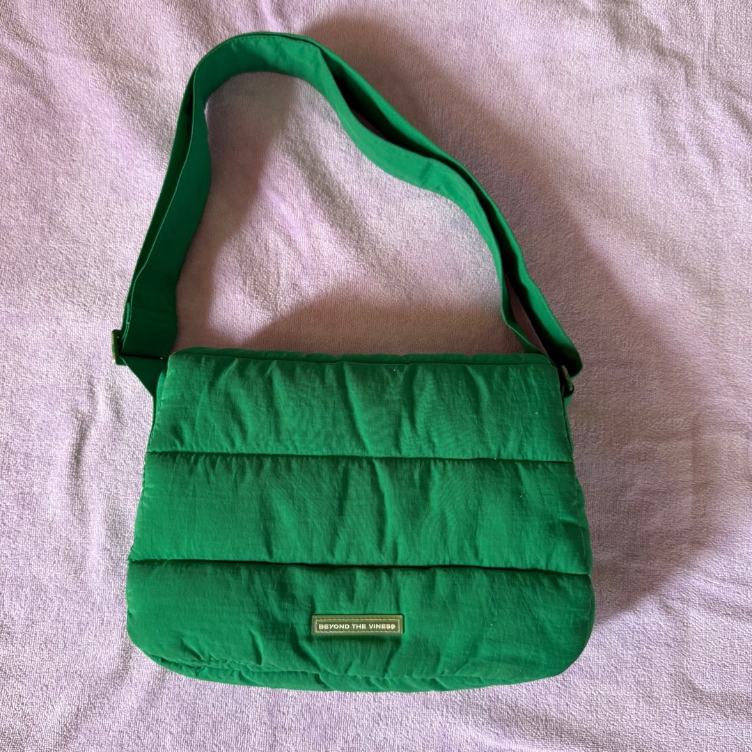 Authentic Beyond the Vines Poofy Bag, Women's Fashion, Bags & Wallets ...