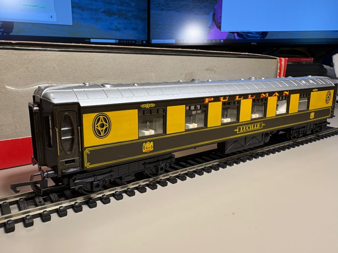 Hornby Trains - Toplink Pullman Dining Coach "Lucille", 00 gauge (C267 ...