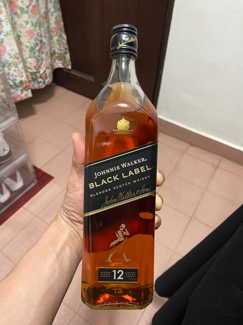 Johnnie Walker Black Label, Food & Drinks, Beverages on Carousell