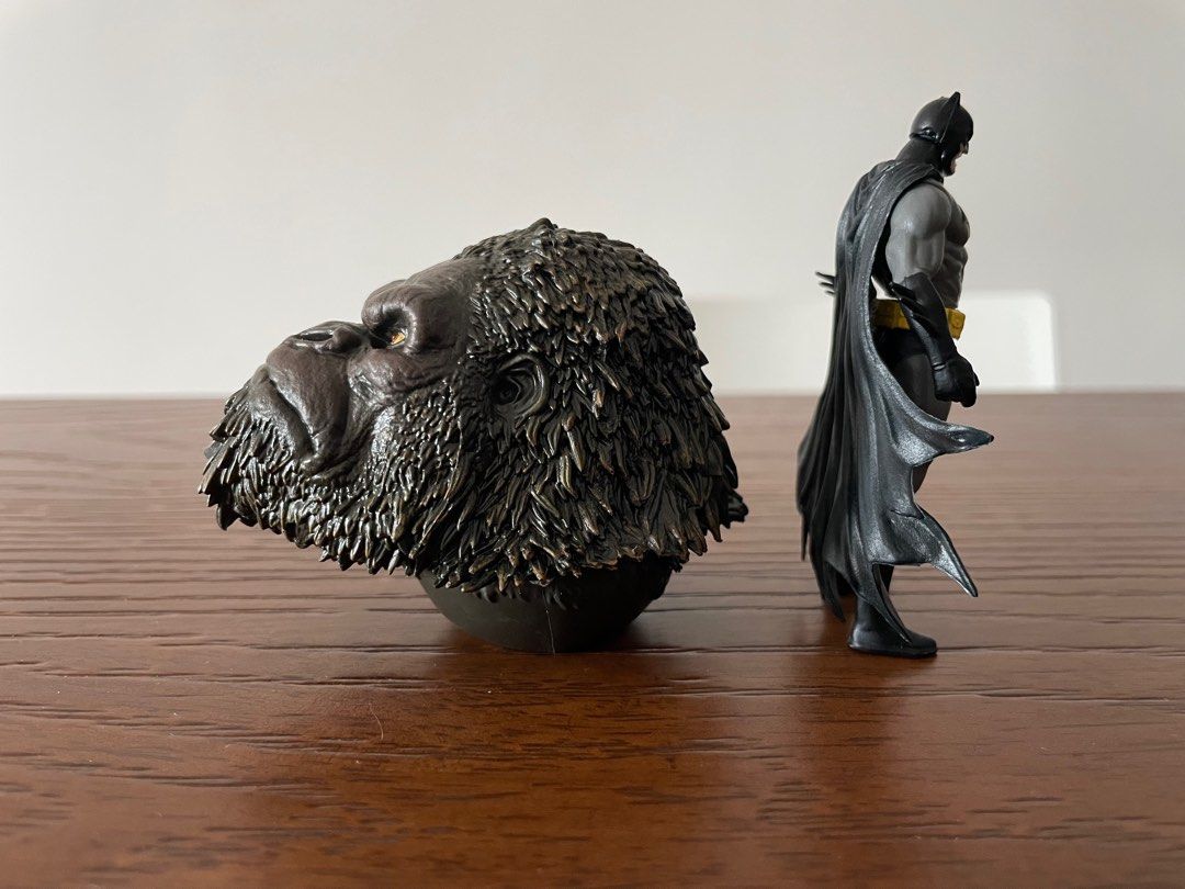 McFarlane King Kong Head & mini Batman JLA vs King Kong Monsterverse ...