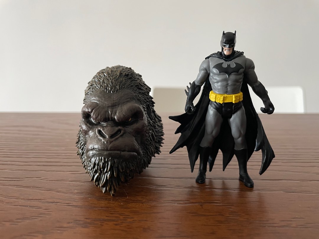 McFarlane King Kong Head & mini Batman JLA vs King Kong Monsterverse ...