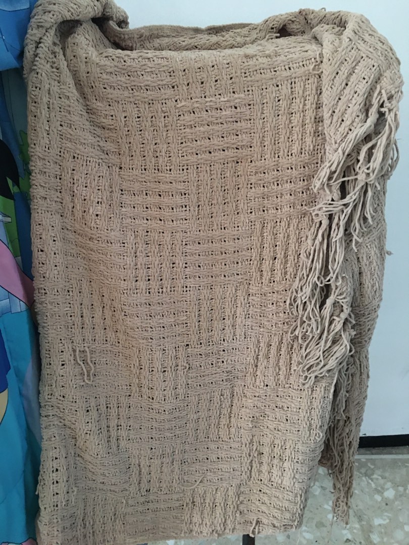 Selimut rajut informa ukuran single, Perabotan Rumah di Carousell