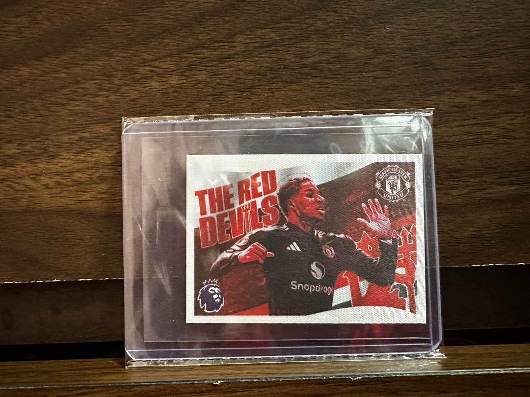 439 The Red Devils (Manchester United)(Fabric) Panini Premier League ...