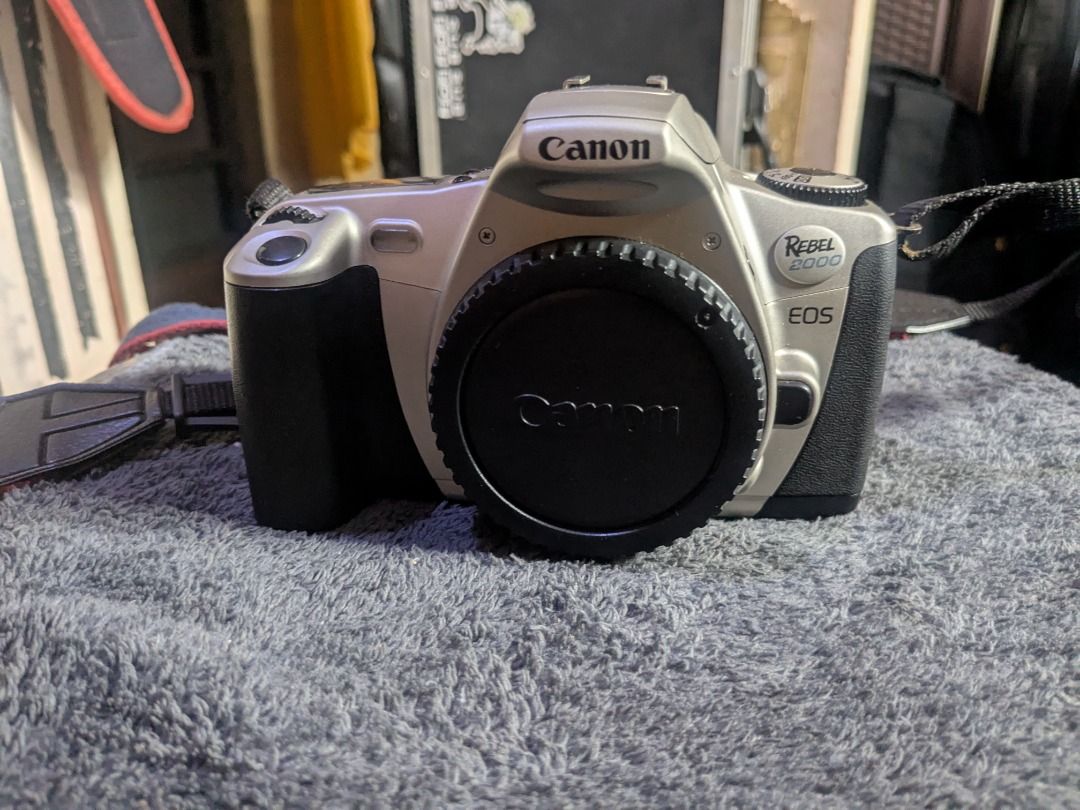 Canon EOS Rebel 2000 (also known as the EOS 300 or Kiss III SLR ...