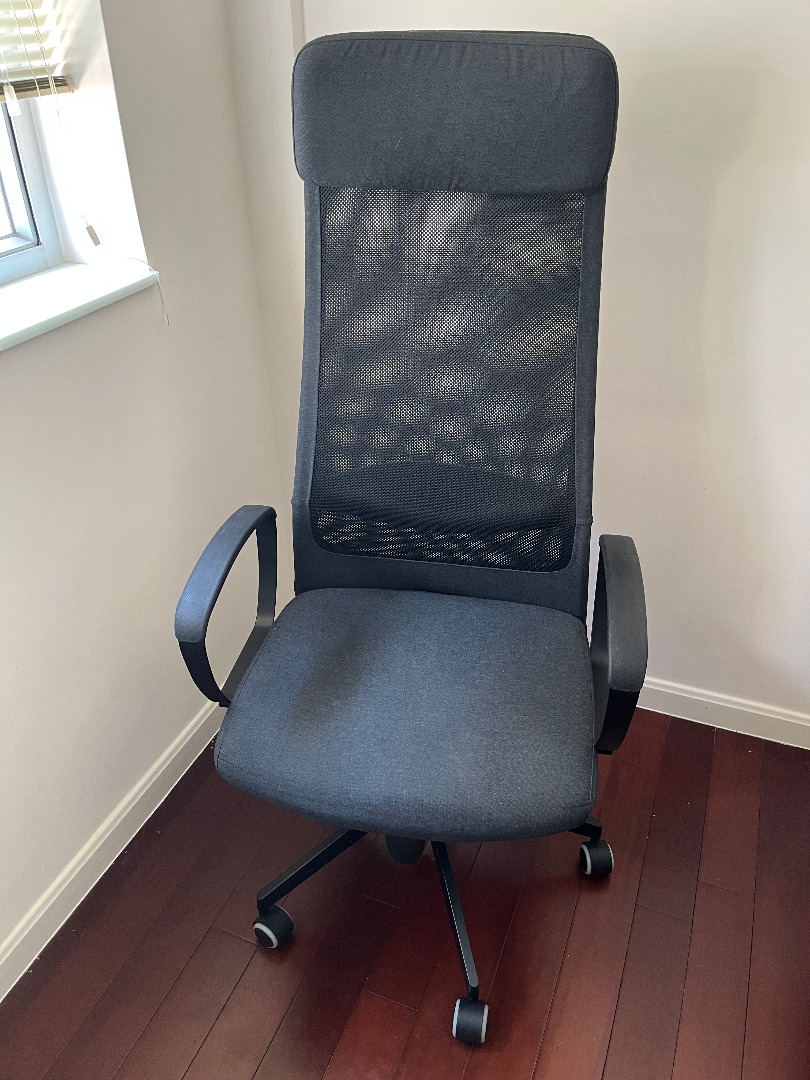 MARKUS Ergonomic office chair with armrests, Vissle dark grey, Medium ...