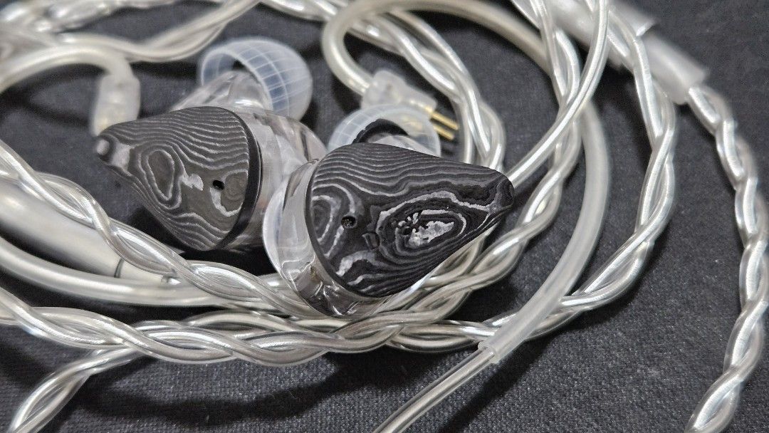 Moondrop Dusk IEM @ Full Box & accessories, Audio, Earphones on Carousell