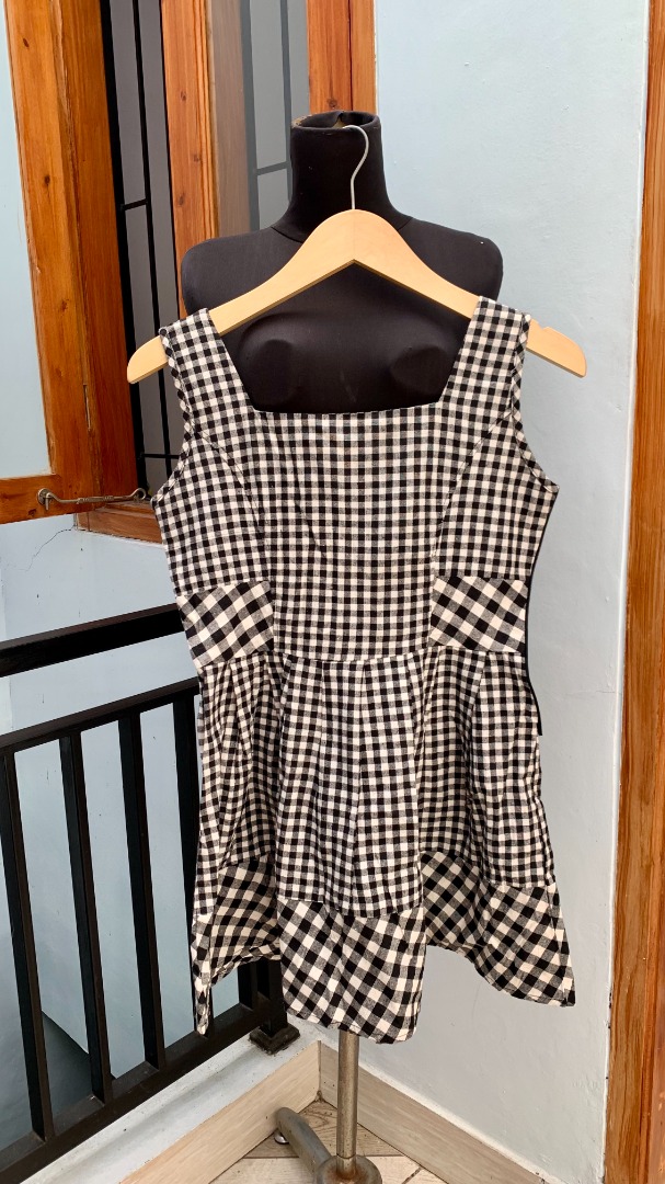 TANKTOP KOTAK-KOTAK HITAM PUTIH 20K, Fesyen Wanita, Pakaian Wanita ...
