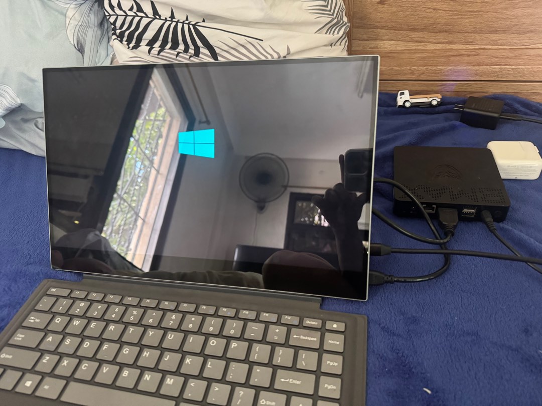 Uperfect X Pro 15.6 inches Portable Monitor and Speaker (Touch Screen ...