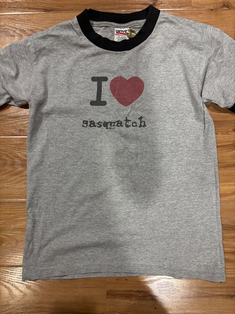 Vintage anvil, Men's Fashion, Activewear on Carousell