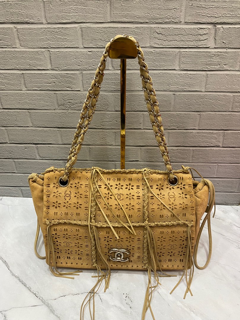 CHANEL Pony perfo Beige SHW #14 Size 28 x 15 x 12 Cm Card booklet and hologram, Barang Mewah ...