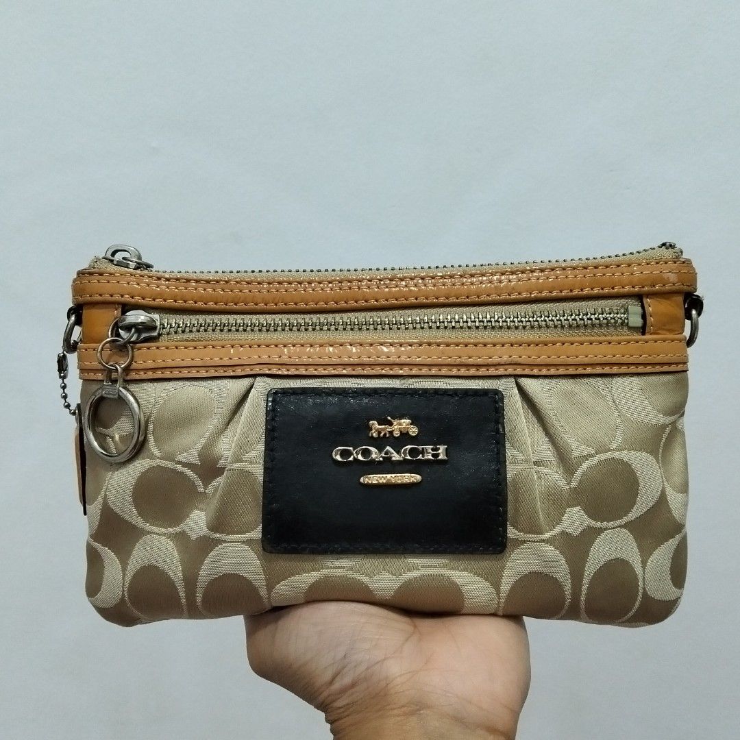 Coach Wrislet Vintage with Signature, Fesyen Wanita, Tas & Dompet di ...