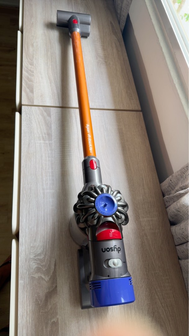 Dyson V8 Cordless Vacuum Cleaner, TV & Home Appliances, Vacuum Cleaner ...