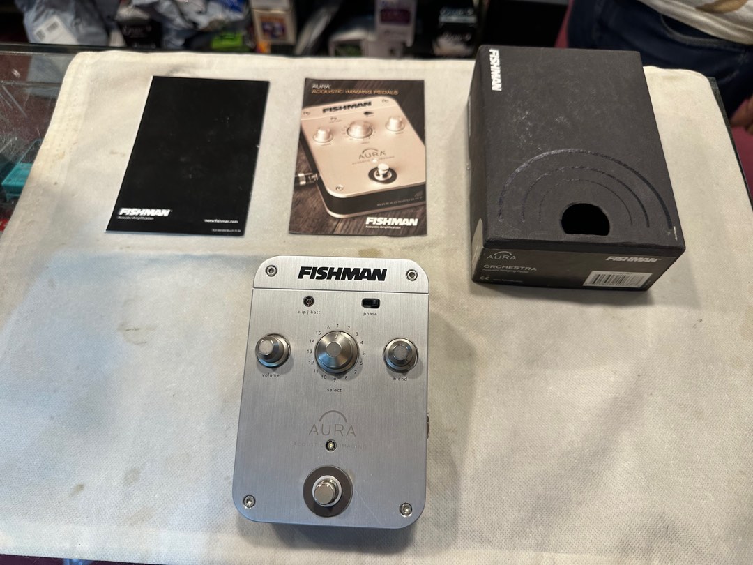 Fishman AURA Orchestra Acoustic Imaging Pedal, Hobbies & Toys, Music ...
