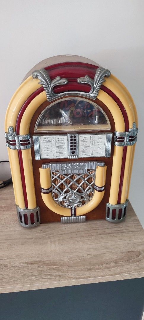 Juke box radio player, Audio, Portable Audio Accessories on Carousell
