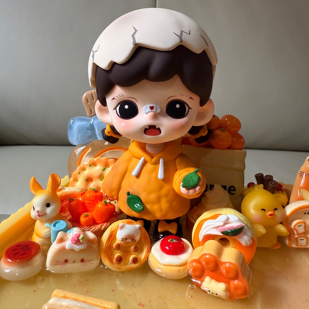 Popmart Zoraa Table Display, Hobbies & Toys, Toys & Games on Carousell