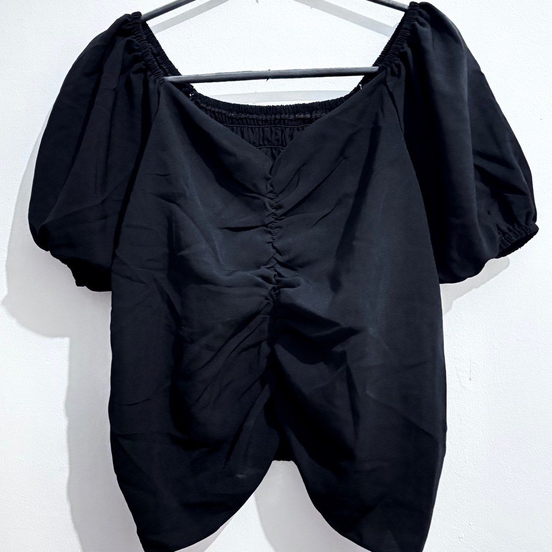 Puffy Top Hitam Wanita, Fesyen Wanita, Pakaian Wanita, Atasan di Carousell