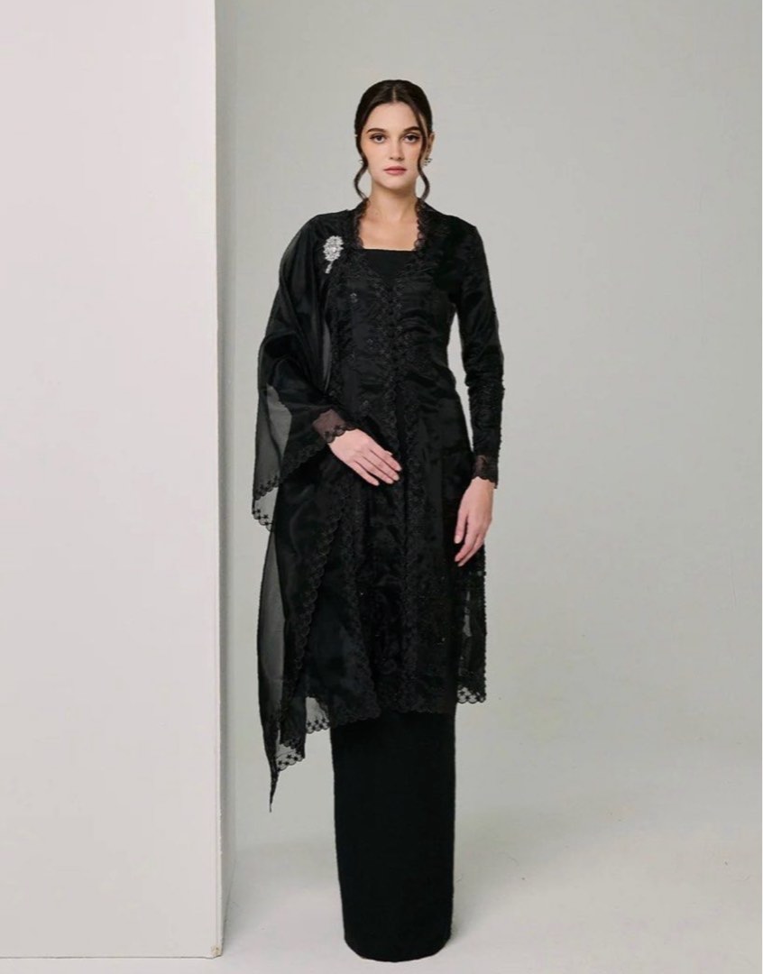 qiszar adeetha black, Women's Fashion, Muslimah Fashion, Baju Kurung & sets on Carousell