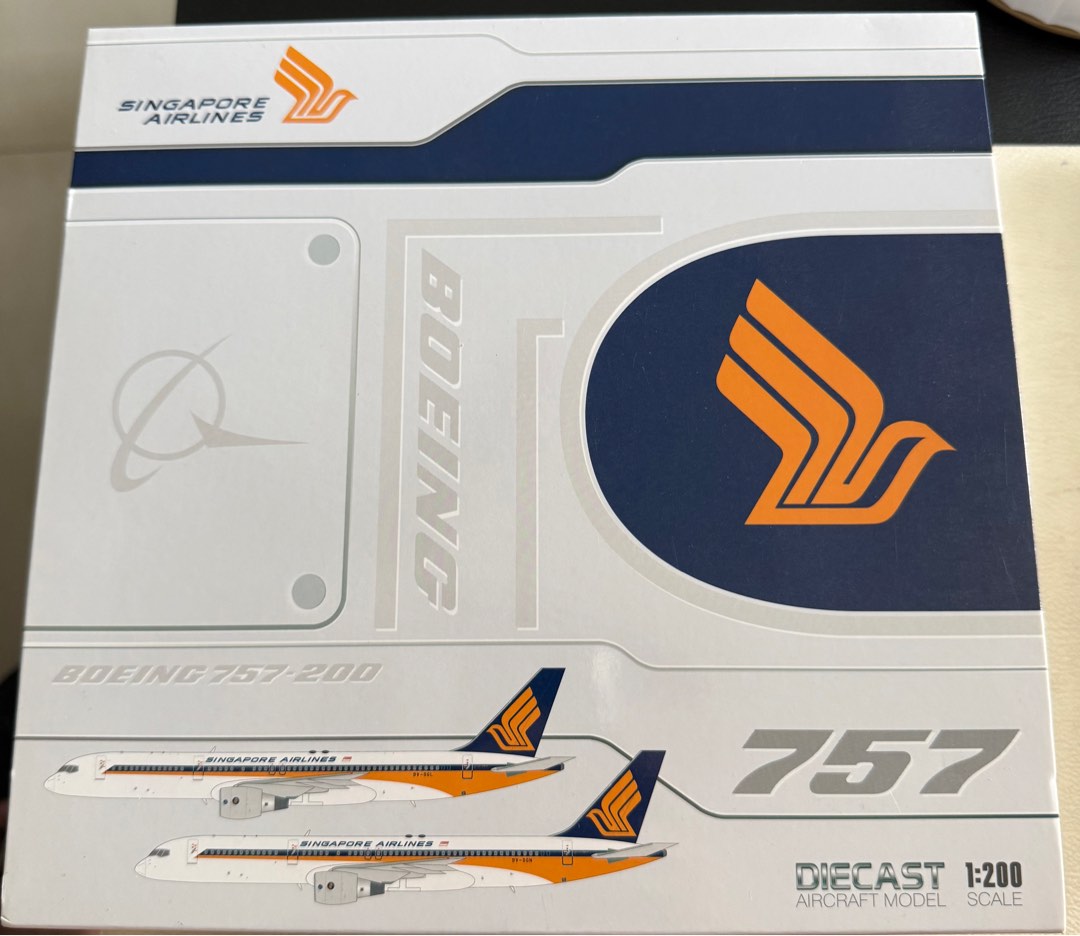 Singapore Airlines B757-200 on Carousell