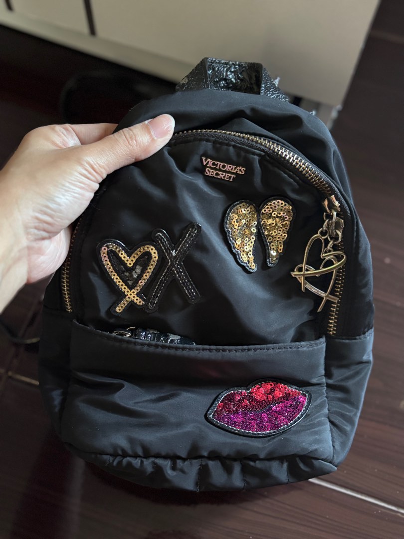 Tas VS, Fesyen Wanita, Tas & Dompet di Carousell