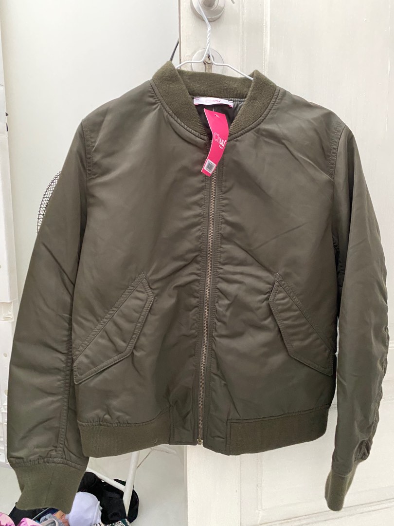 Bomber Jacket premium beli 400 an masih ada tag ukuran L, Fesyen Wanita ...
