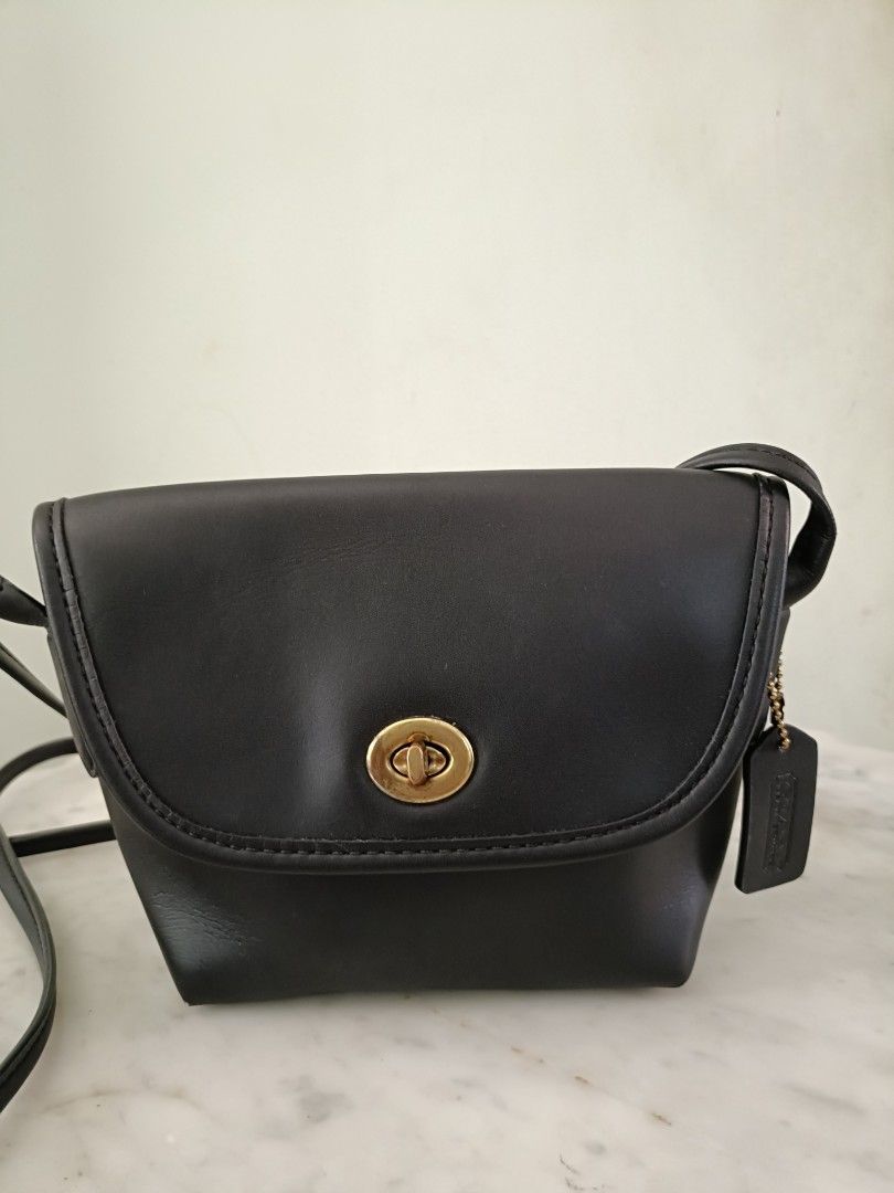 Coach Turnlock Luncbox Pouch Limited Edition, Fesyen Wanita, Tas ...
