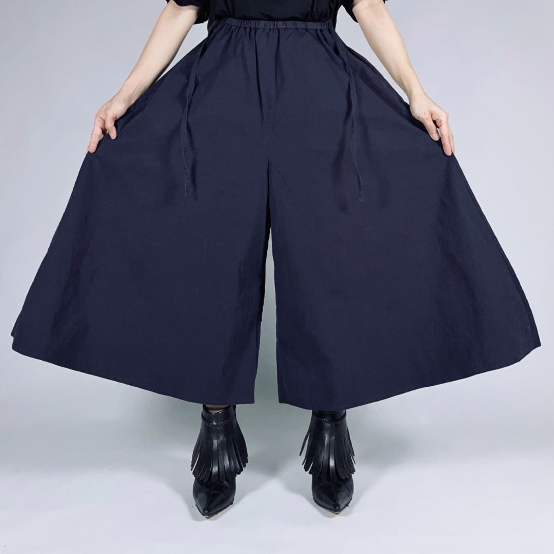 COS INKSTONE FLUID ULTRA WIDE LEG Tie Waist Pantalons in Dark Navy Ash ...