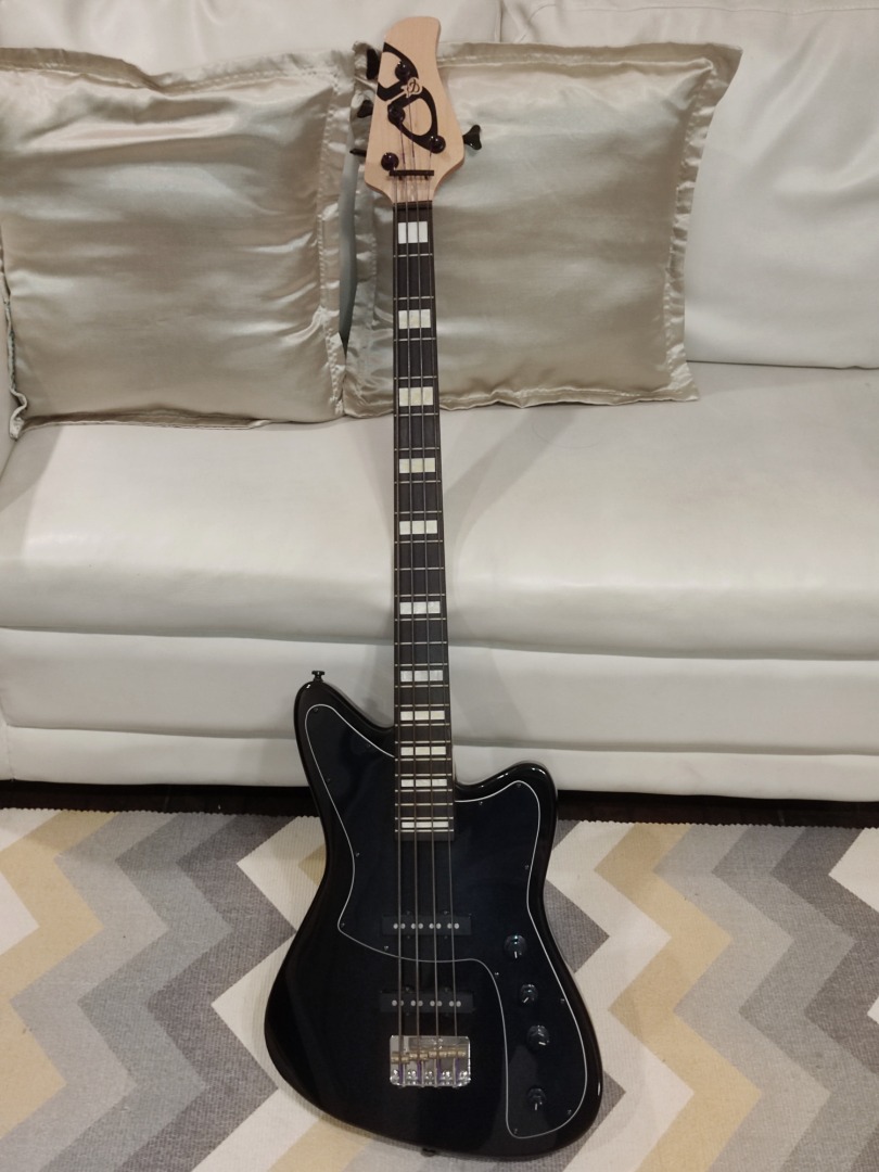 D&D PAUL YAP 4 STRING BASS GUITAR, Hobbies & Toys, Music & Media ...