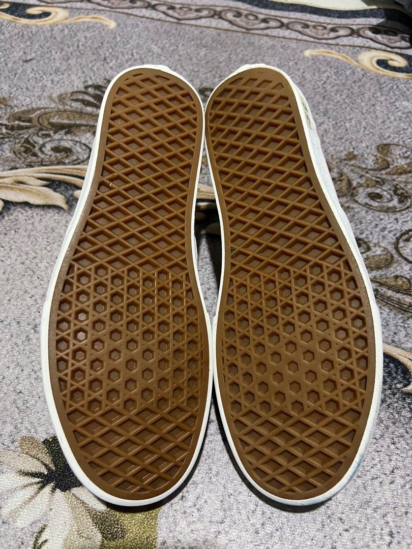 Kasut vans slip on 7.5uk, Men's Fashion, Footwear, Dress shoes on Carousell