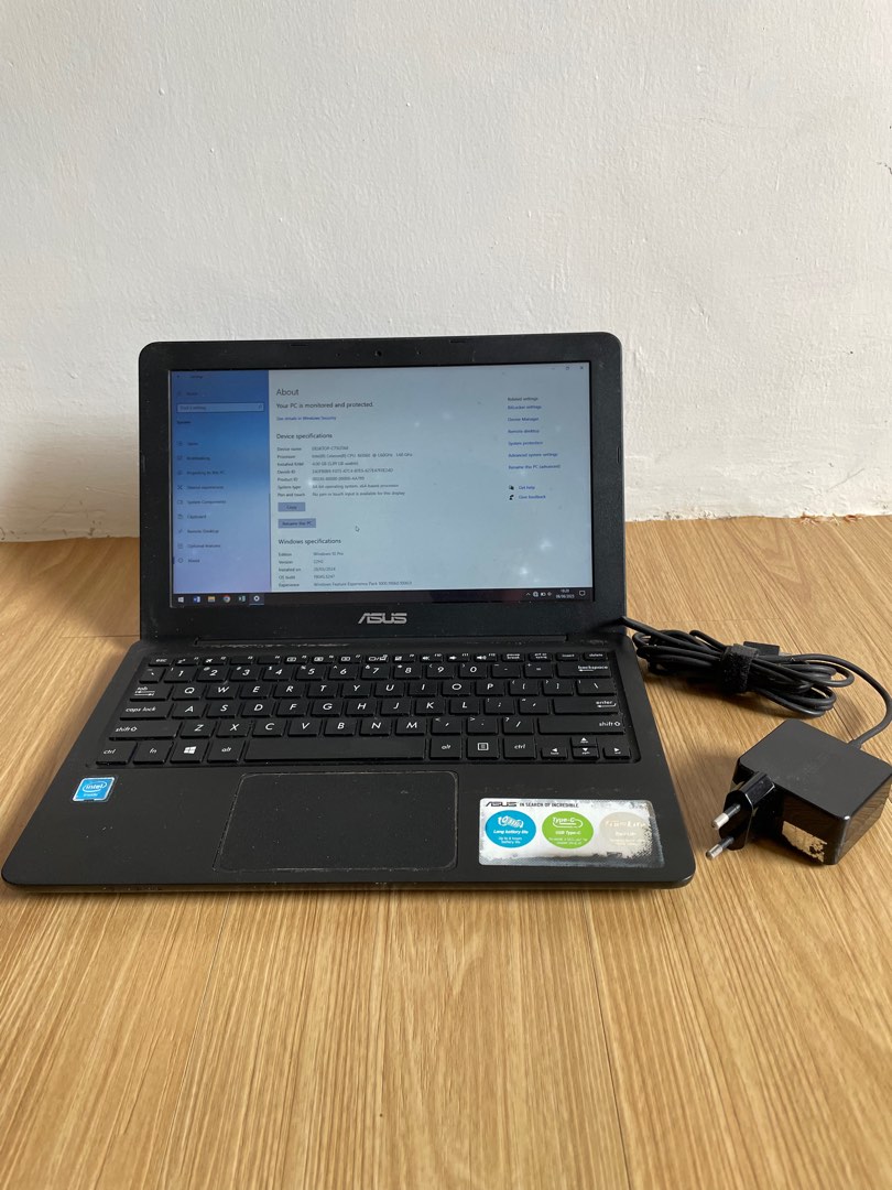 Laptop Asus E202S + Charger, Elektronik, Komputer, Laptop di Carousell
