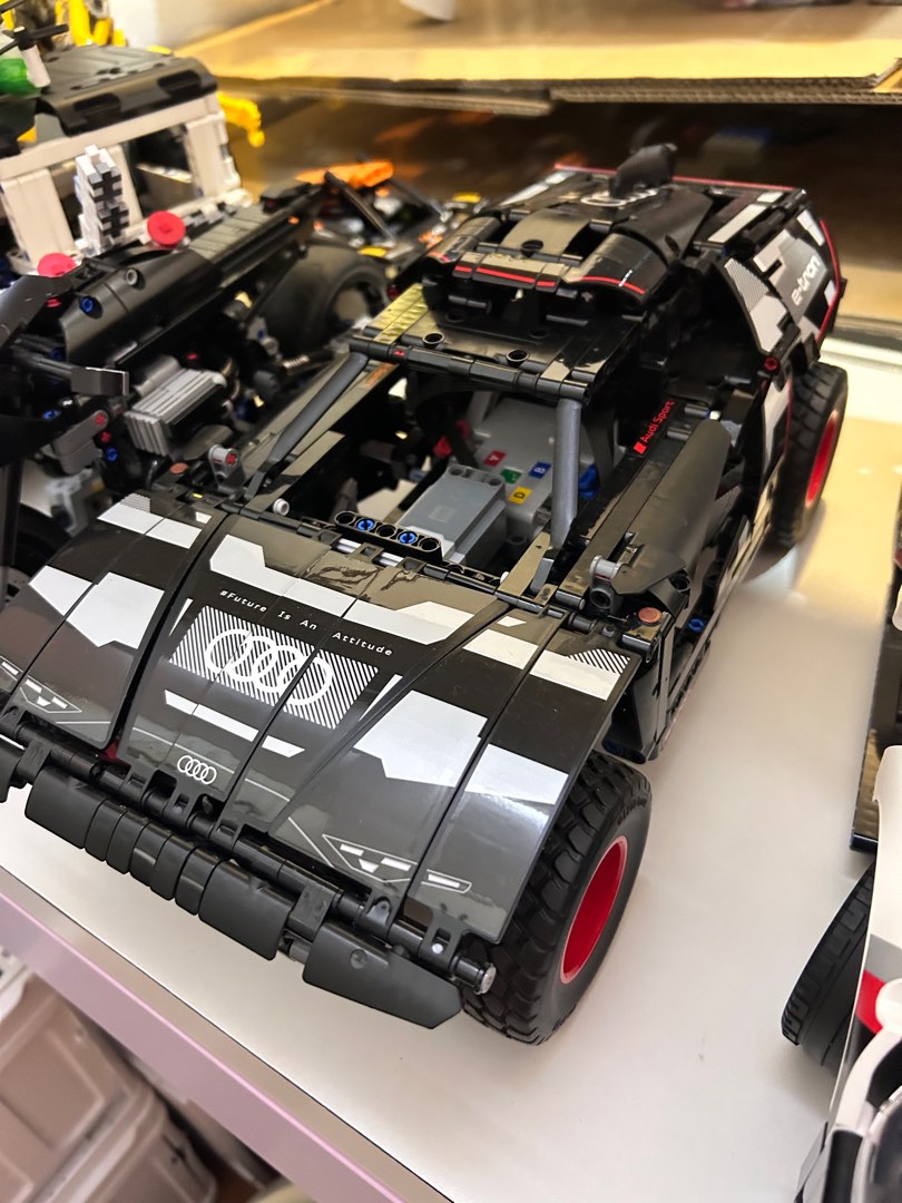 LEGO Technic 42160 Audi RS Q e-tron Building Toy Set (914 Pieces ...