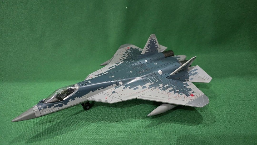 Model Kit Sukhoi Su-57 "Felon" with stand (Assembled), Hobbies & Toys ...