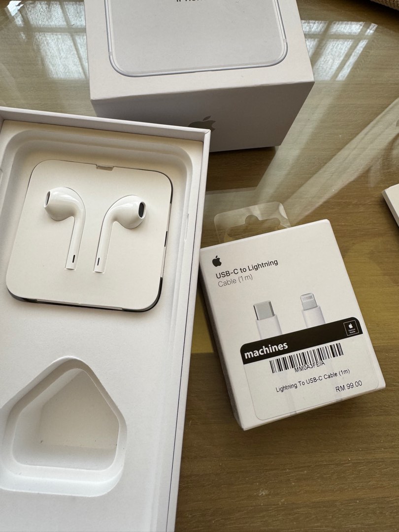 NEW! APPLE Ear pods & Lightning to USB C (1m) rm50, Mobile Phones ...