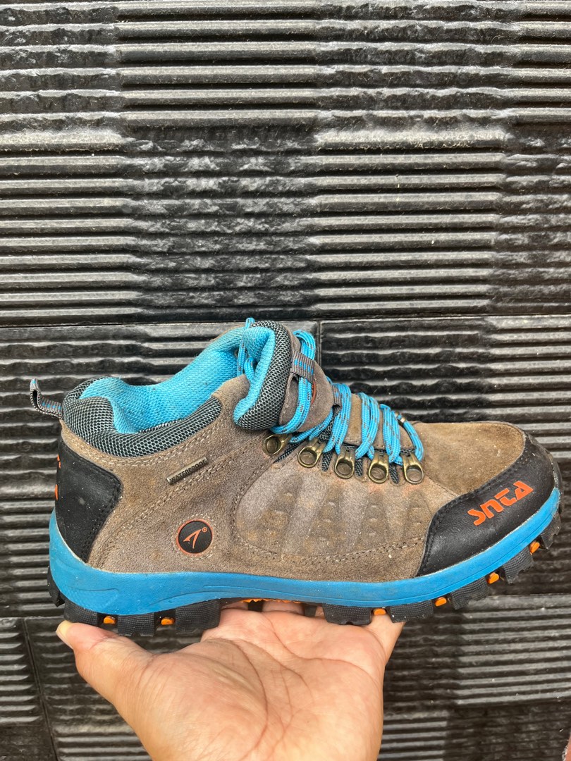 Sepatu Gunung SNTA, Fesyen Wanita, Sepatu di Carousell