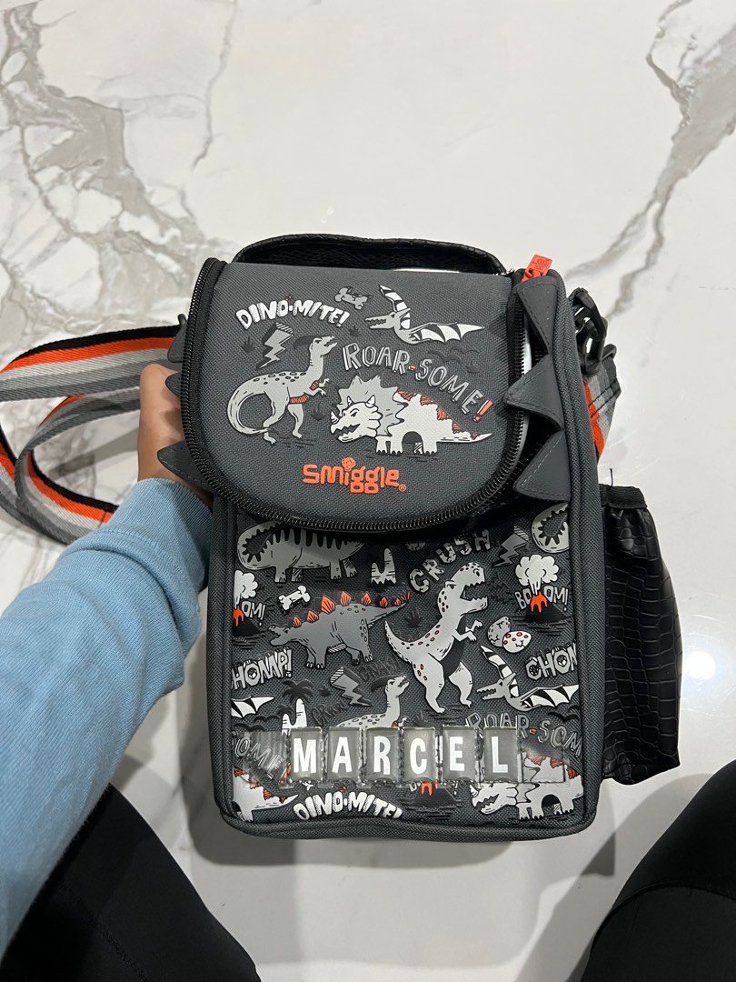 Smiggle lunch box, Makanan & Minuman, Snek di Carousell
