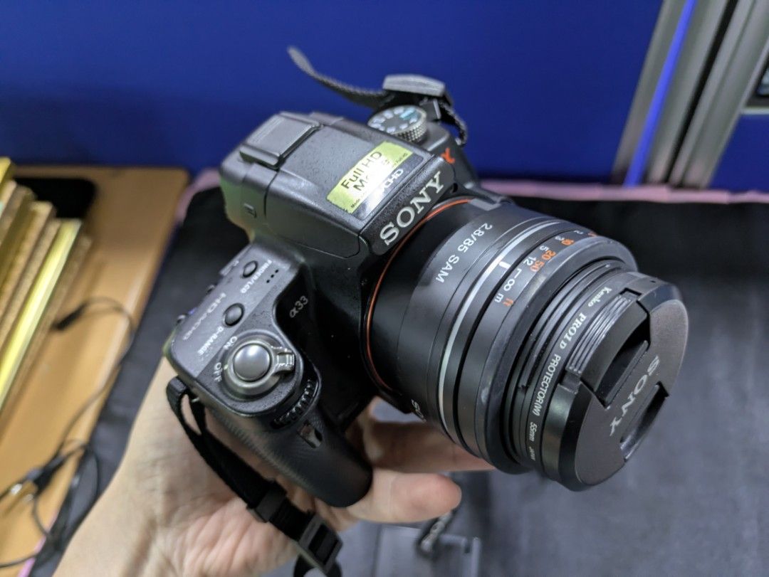 Sony SLT A33 with kit lens and 85mm 2.8 SAM LENS, Photography, Cameras ...