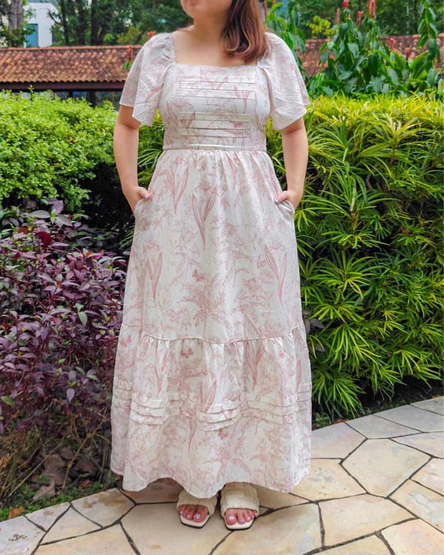 TMT Elfee Pleated Porcelain Maxi Dress, Women's Fashion, Dresses & Sets ...